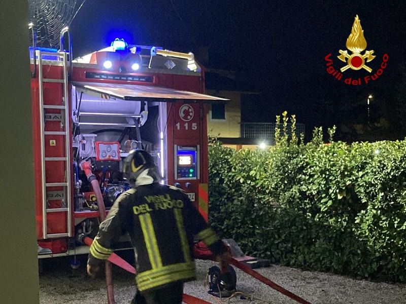 A Fuoco Una Rimessa Di Legna A Chiesina Uzzanese Reportpistoia