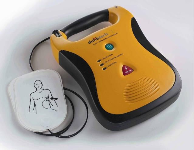 Come usare il defibrillatore: un corso alla Misericordia di Montale ...