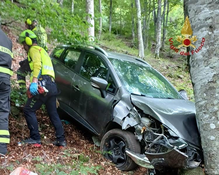 Precipita per 40 metri in un burrone, morta una donna di 63 anni ad ...