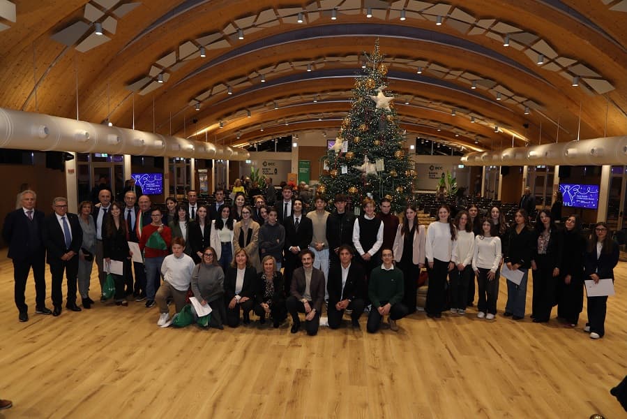 Banca Alta Toscana consegna 35 borse di studio e 63 bonus bebè ...
